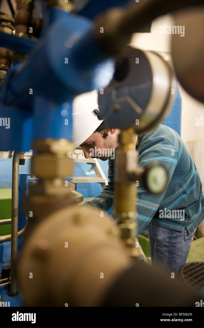 Small scale geothermal power hi-res stock photography and images - Alamy