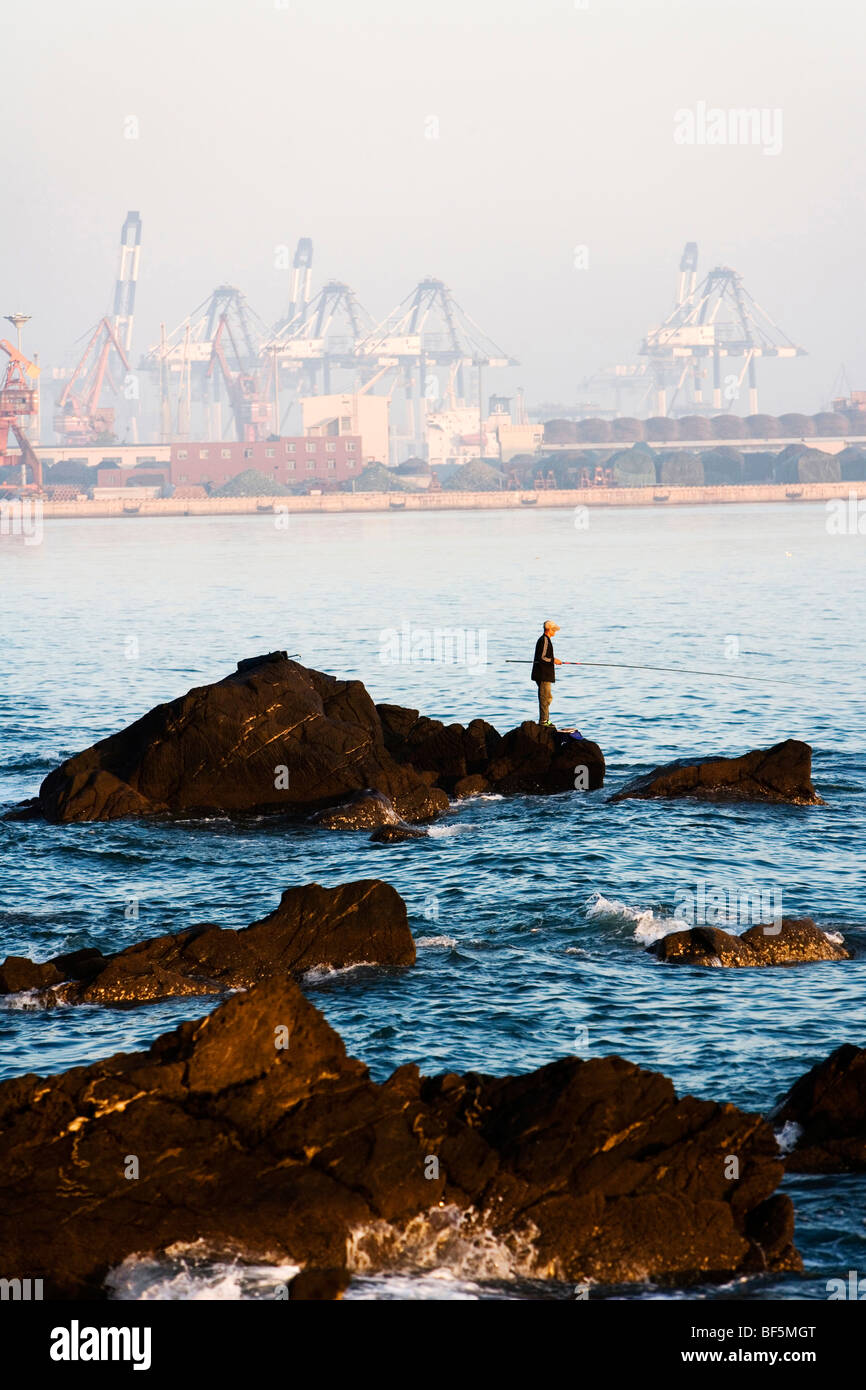 Yantai fishing hi-res stock photography and images - Alamy