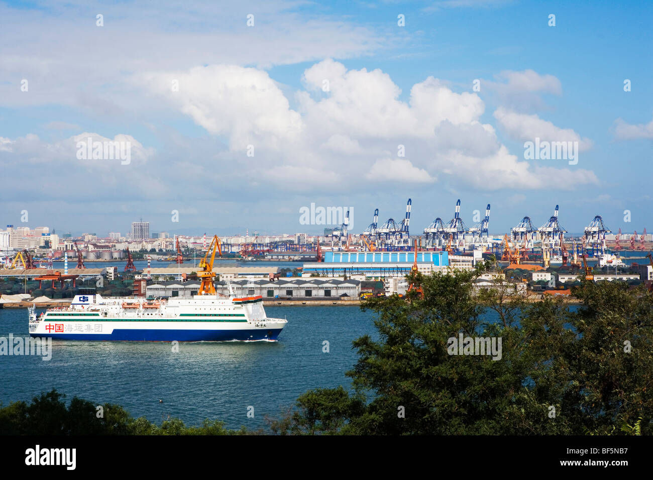 Yantai port hi-res stock photography and images - Alamy