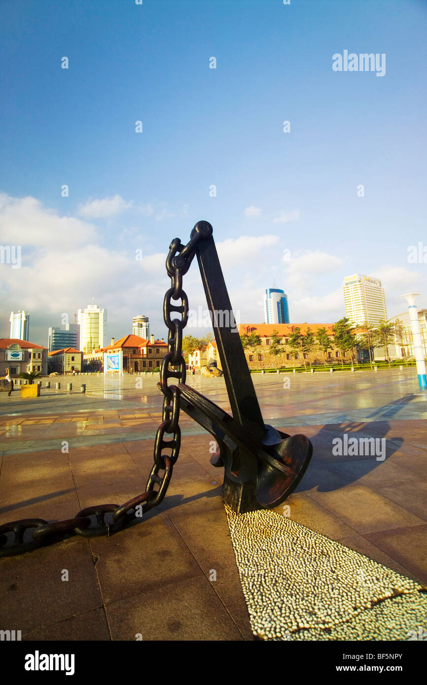 Statue anchor hi-res stock photography and images - Alamy