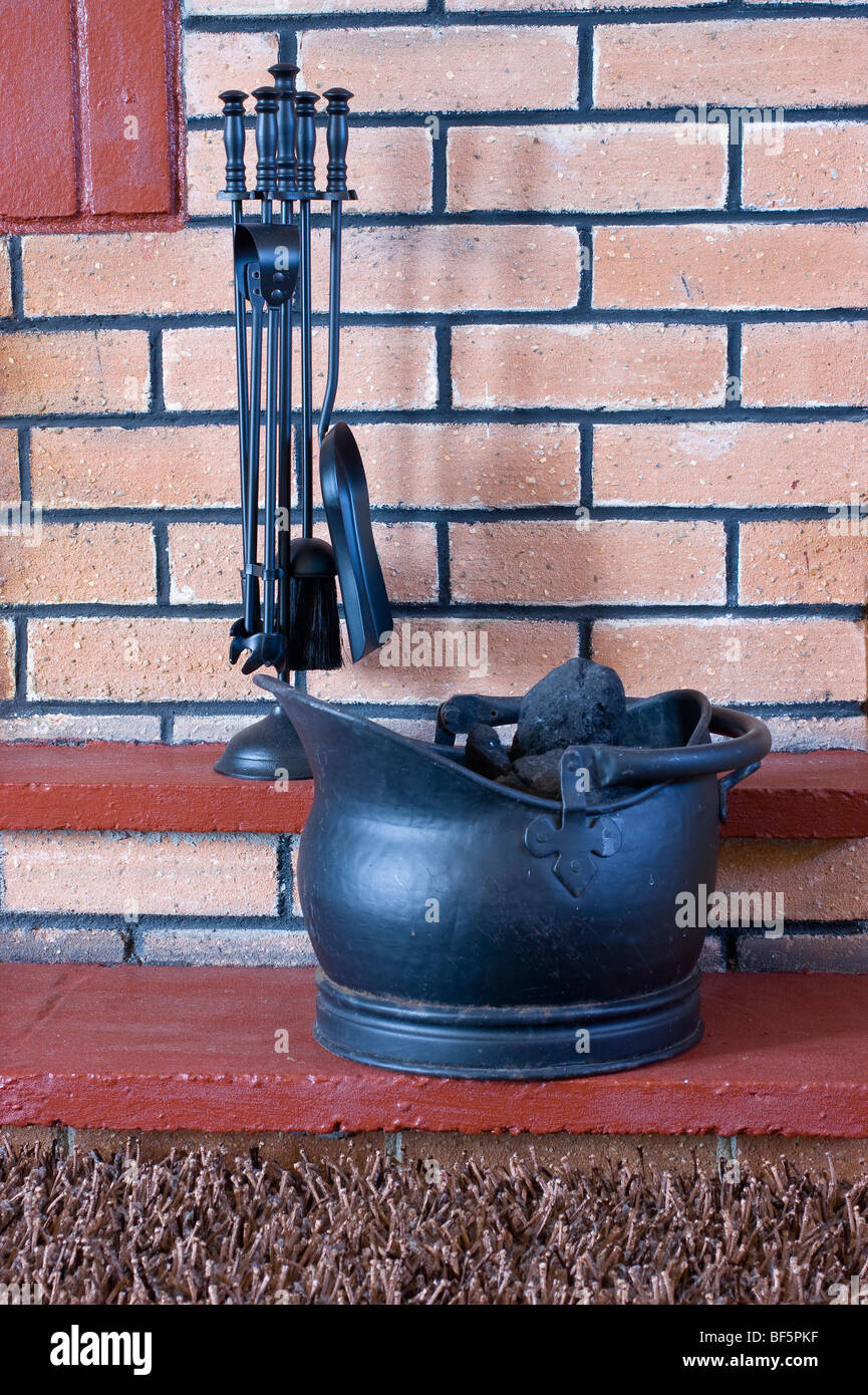Coal bucket hearth hi-res stock photography and images - Alamy
