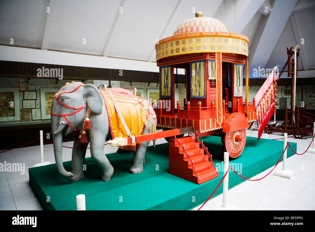 Exquisite replica of an ancient chariot in Linzi Museum of Ancient ...