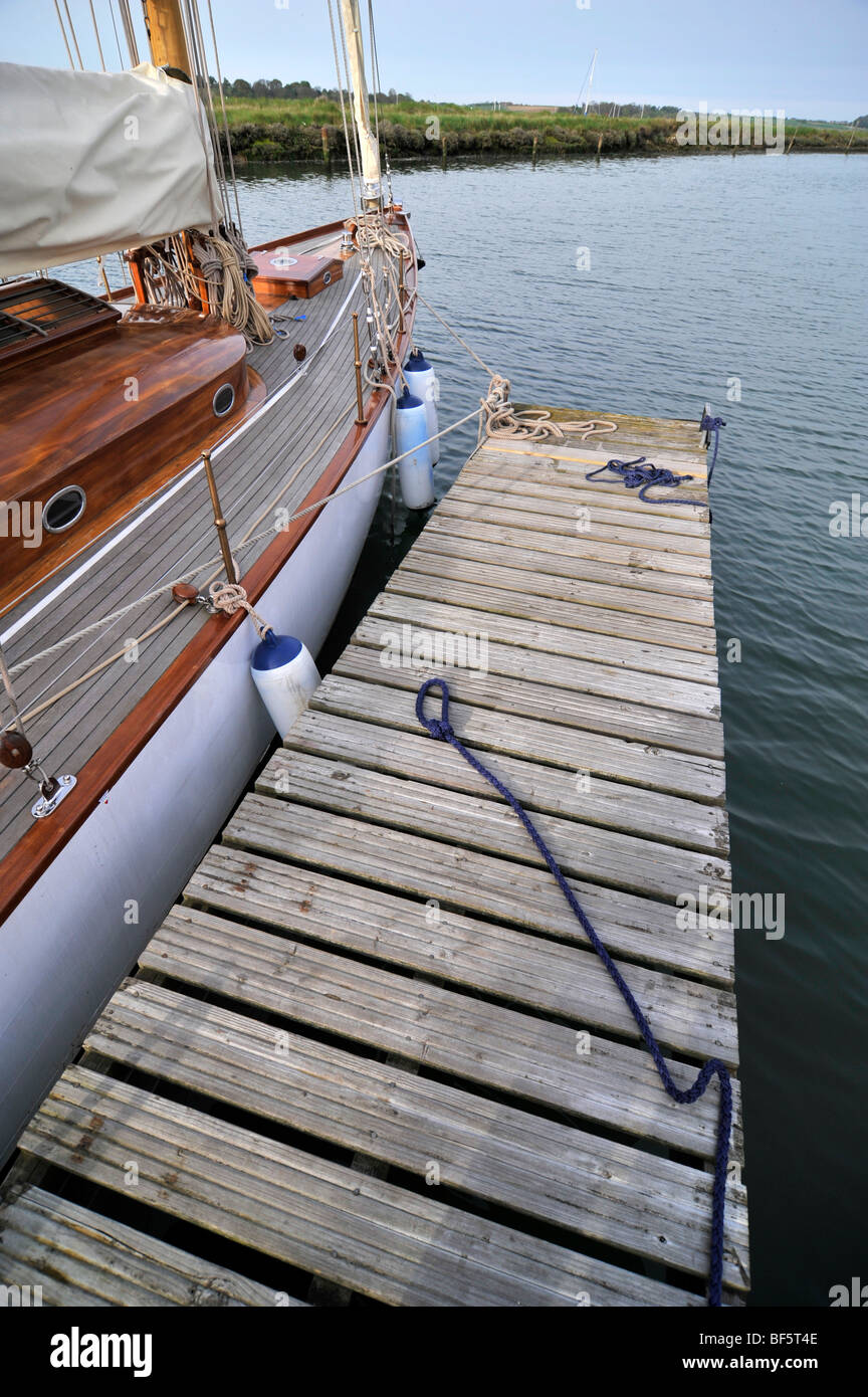 Carvel built hi-res stock photography and images - Alamy