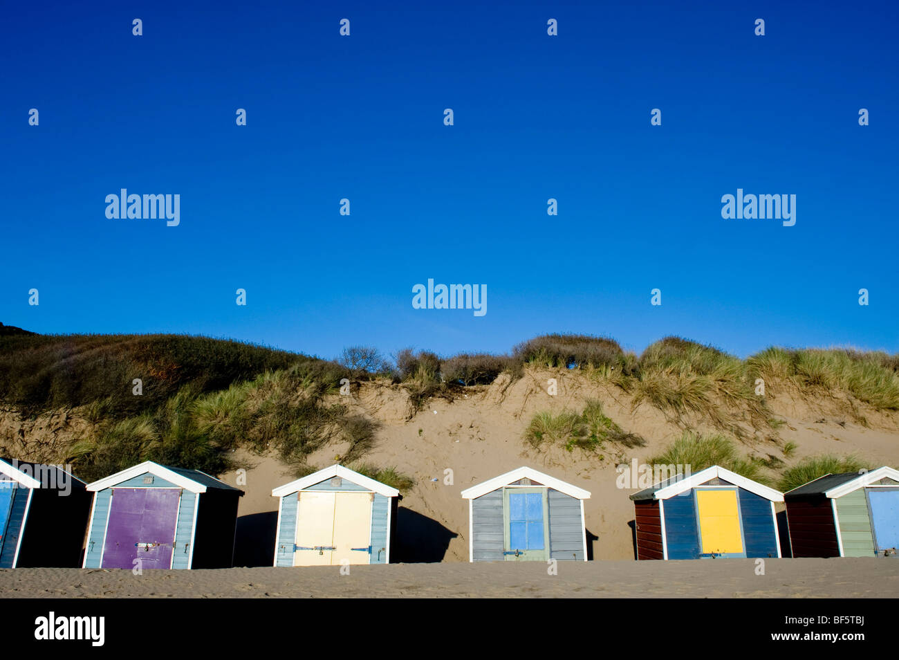 beach huts on the north devon coast Stock Photo - Alamy