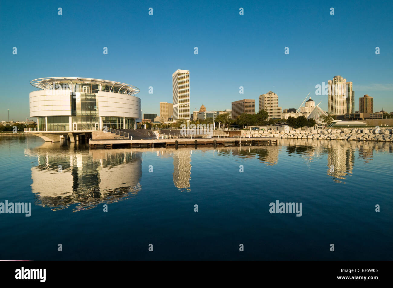 Discovery World at Pier Wisconsin, Milwaukee, Wisconsin, USA Stock ...