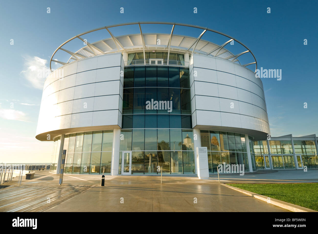 Discovery World at Pier Wisconsin, Milwaukee, Wisconsin, USA Stock ...