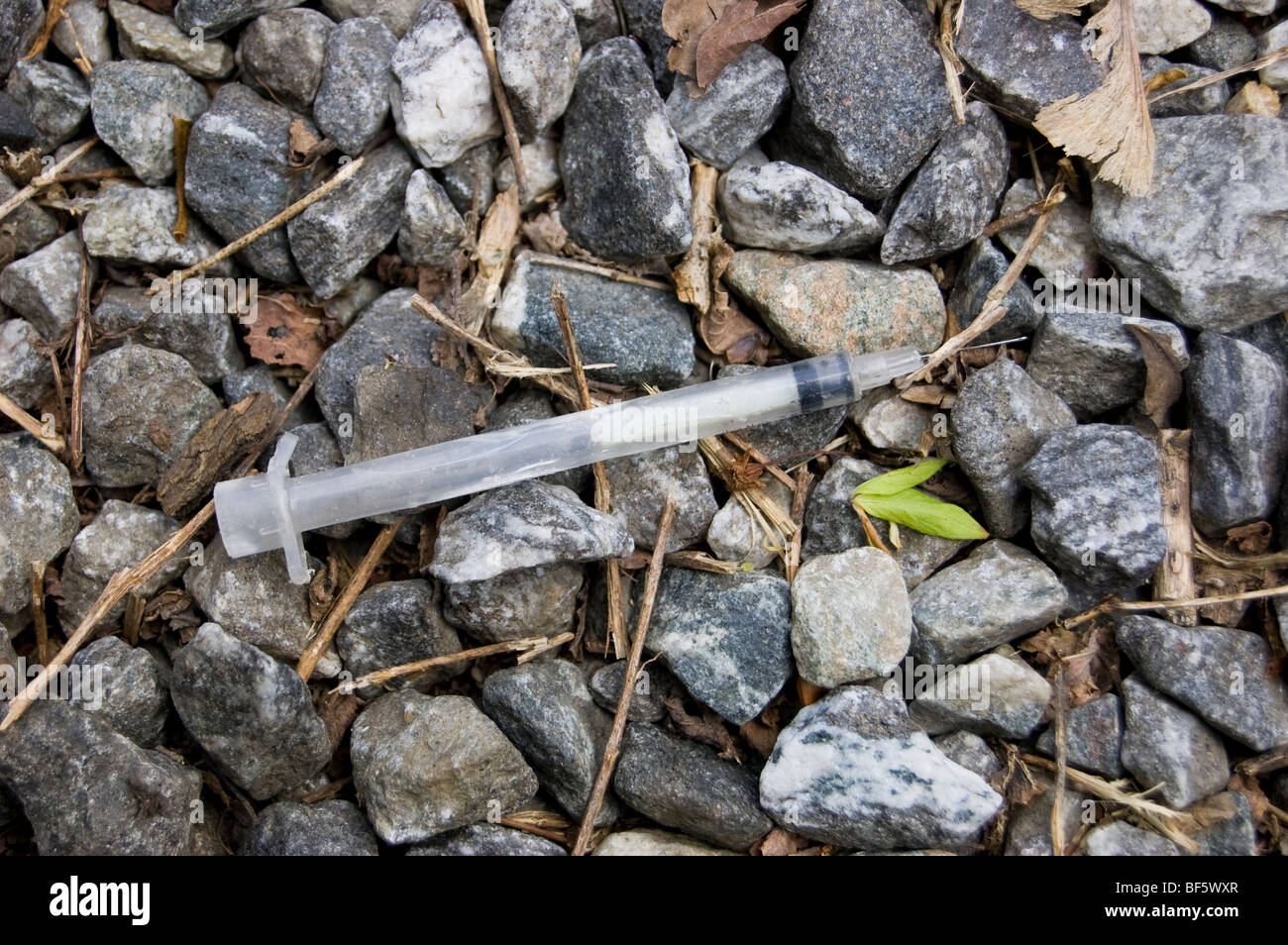 Syringe drugs ground hi-res stock photography and images - Alamy