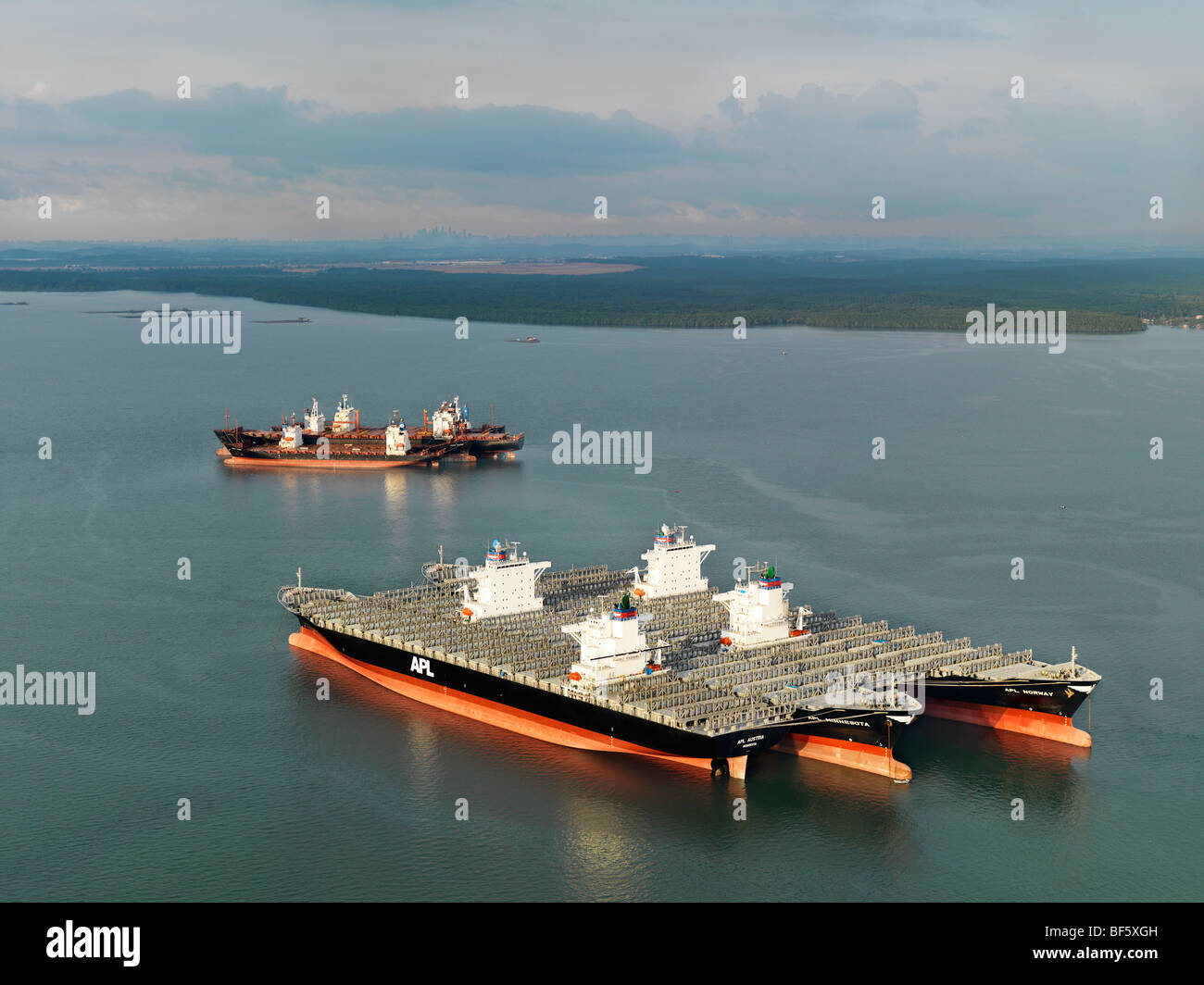 Freight ships hi-res stock photography and images - Alamy