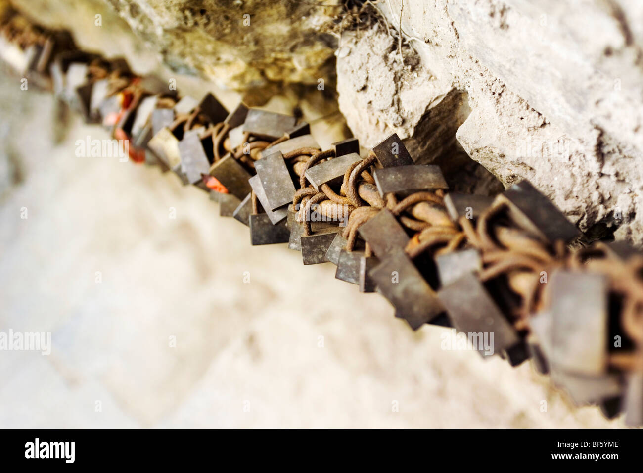 Iron lock on chain hi-res stock photography and images - Alamy
