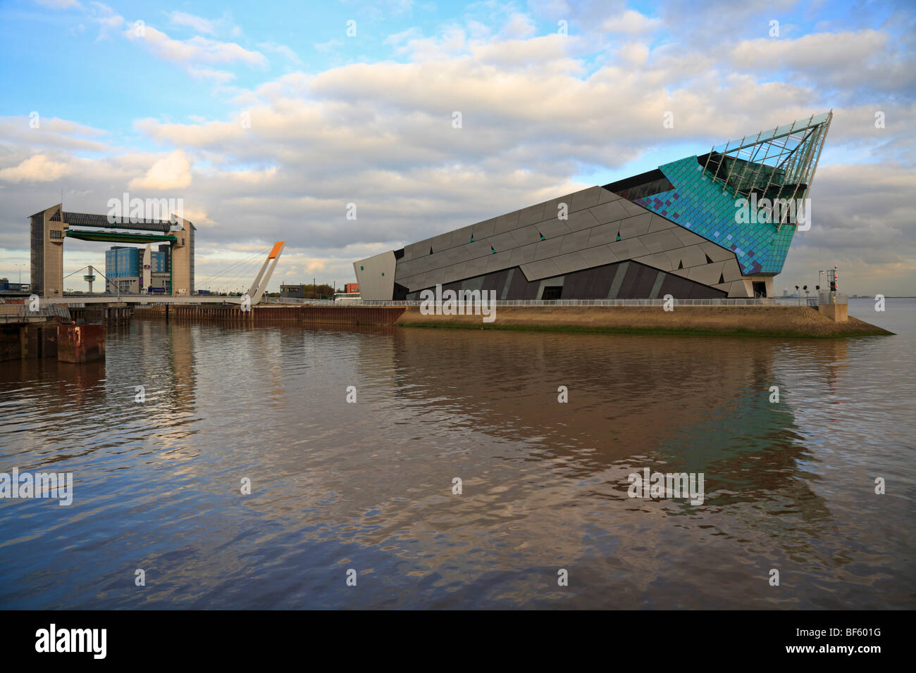 The Deep Submarium and River Hull tidal barrier, Kingston upon Hull ...