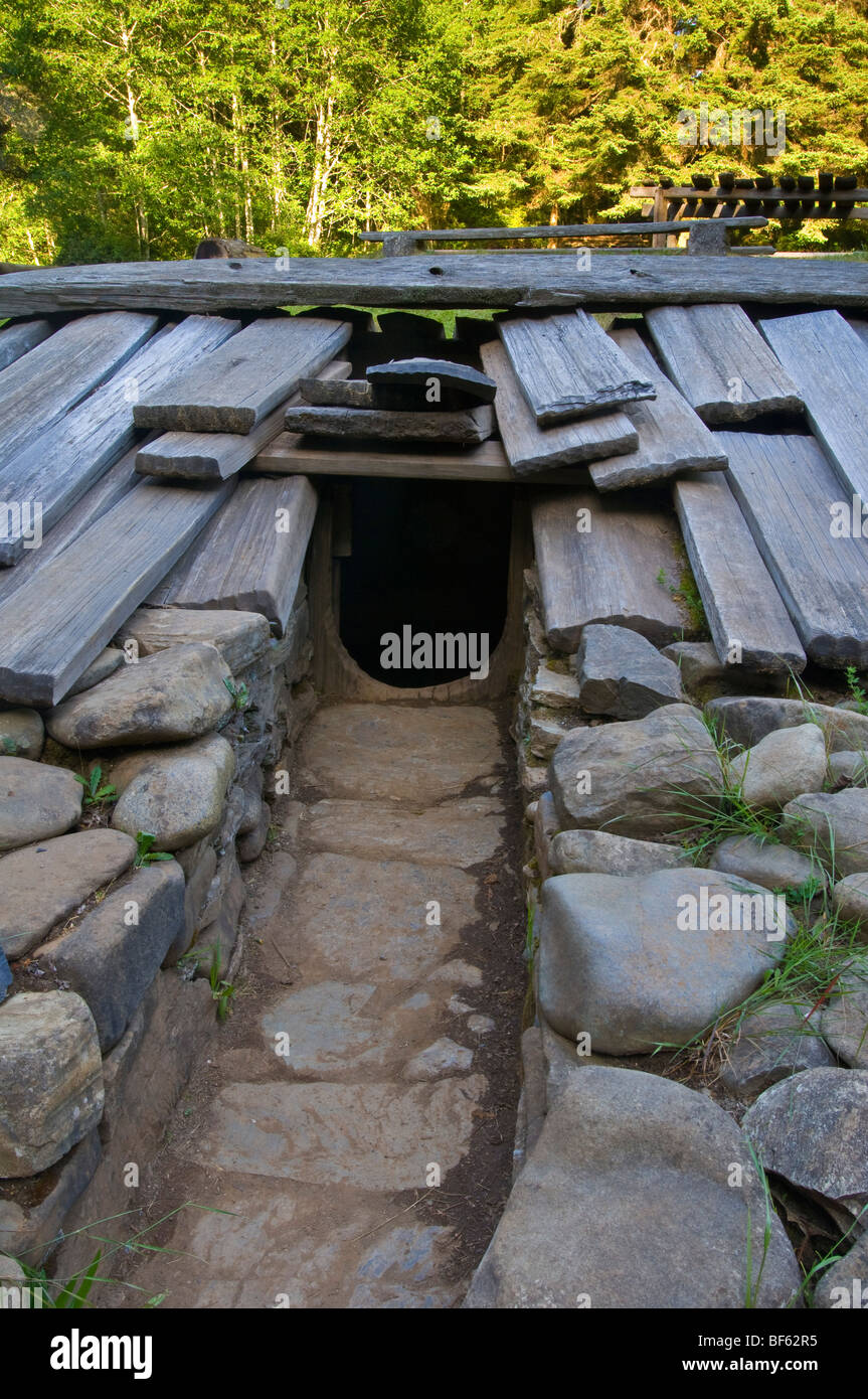 Yurok sweathouse hi-res stock photography and images - Alamy