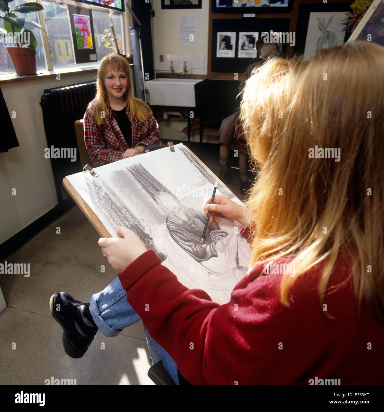 Life model art class High Resolution Stock Photography and Images - Alamy