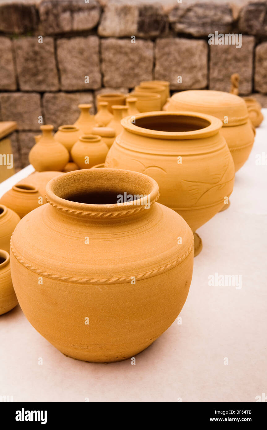 Hand made pottery hi-res stock photography and images - Alamy