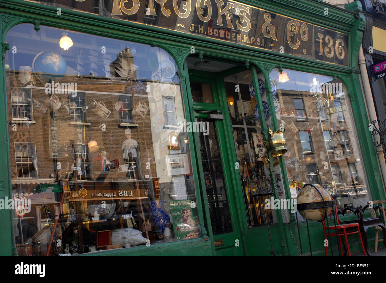 Baggot street hi-res stock photography and images - Alamy