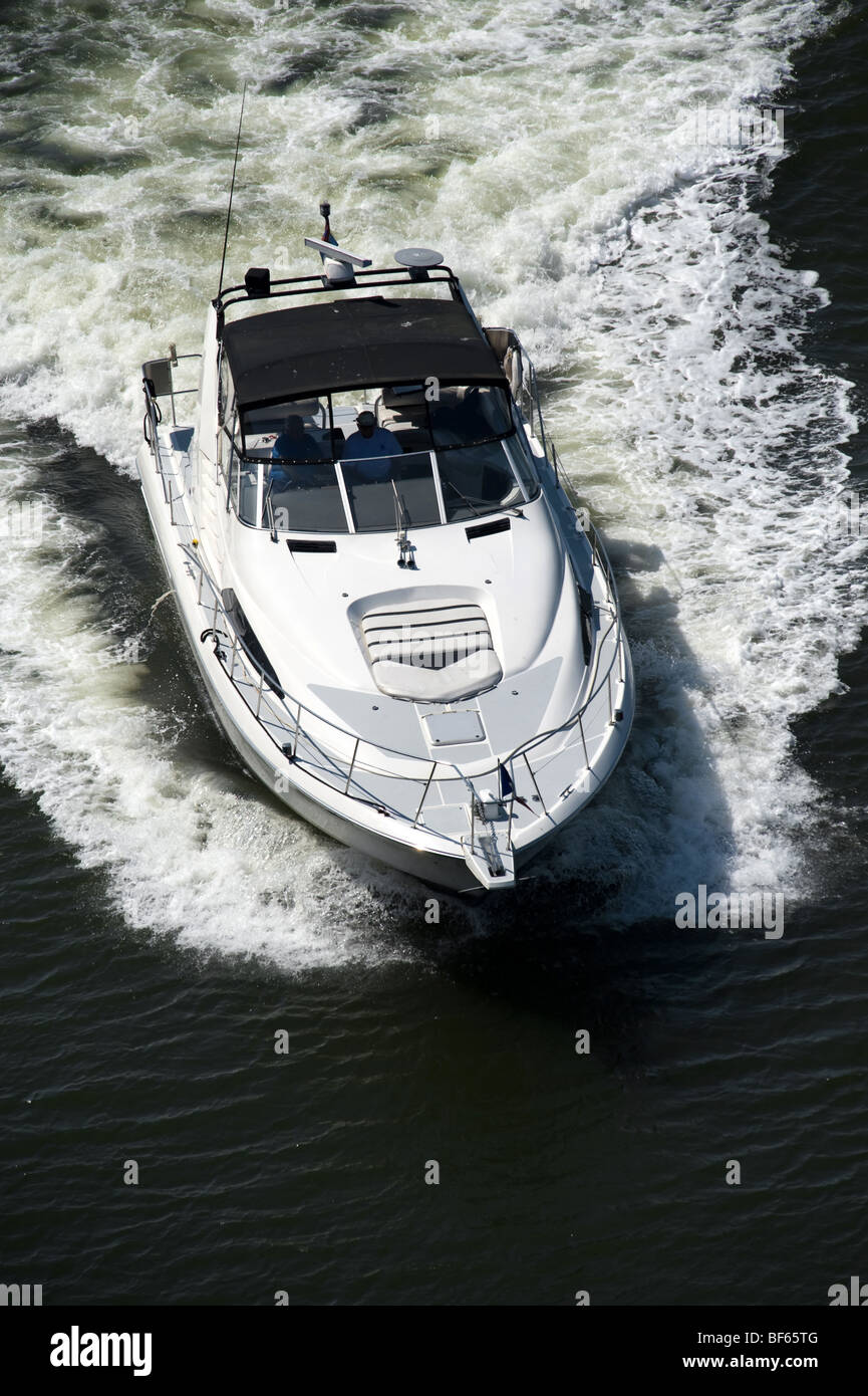 aerial view of speed boat or luxury yacht on ocean Stock Photo - Alamy