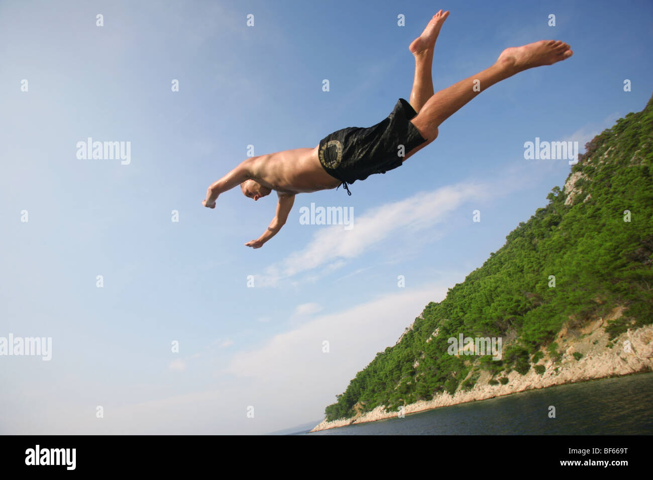 Man Jumping Into Sea From Boat High Resolution Stock Photography and ...