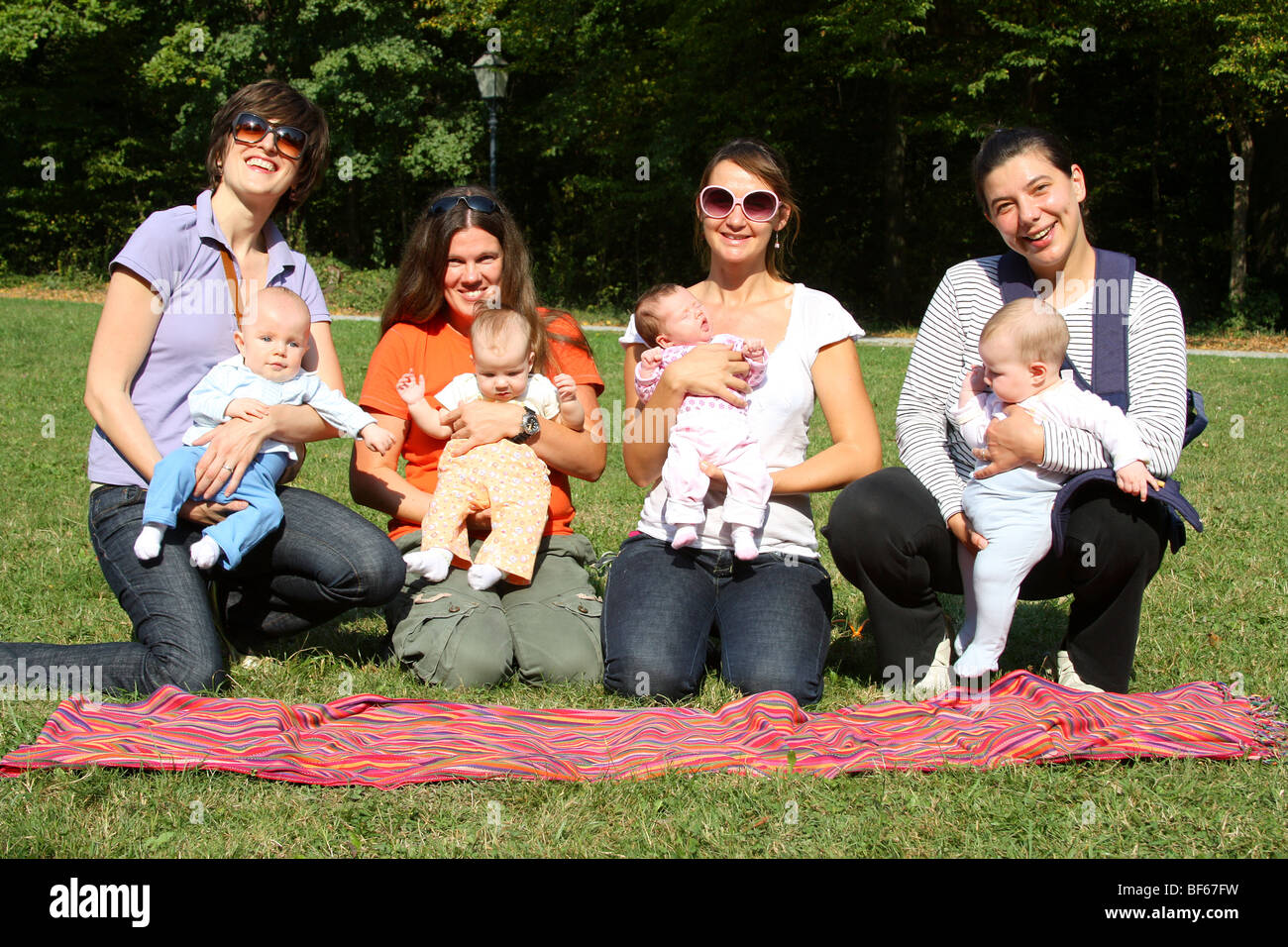 Newborn babies group hi-res stock photography and images - Alamy