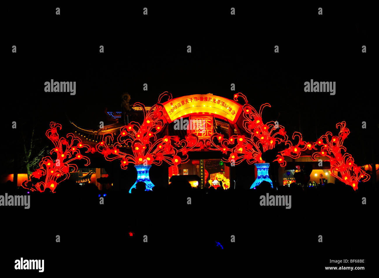 Neon lights during Lantern Festival, Confucius Temple, Qinhuai River ...