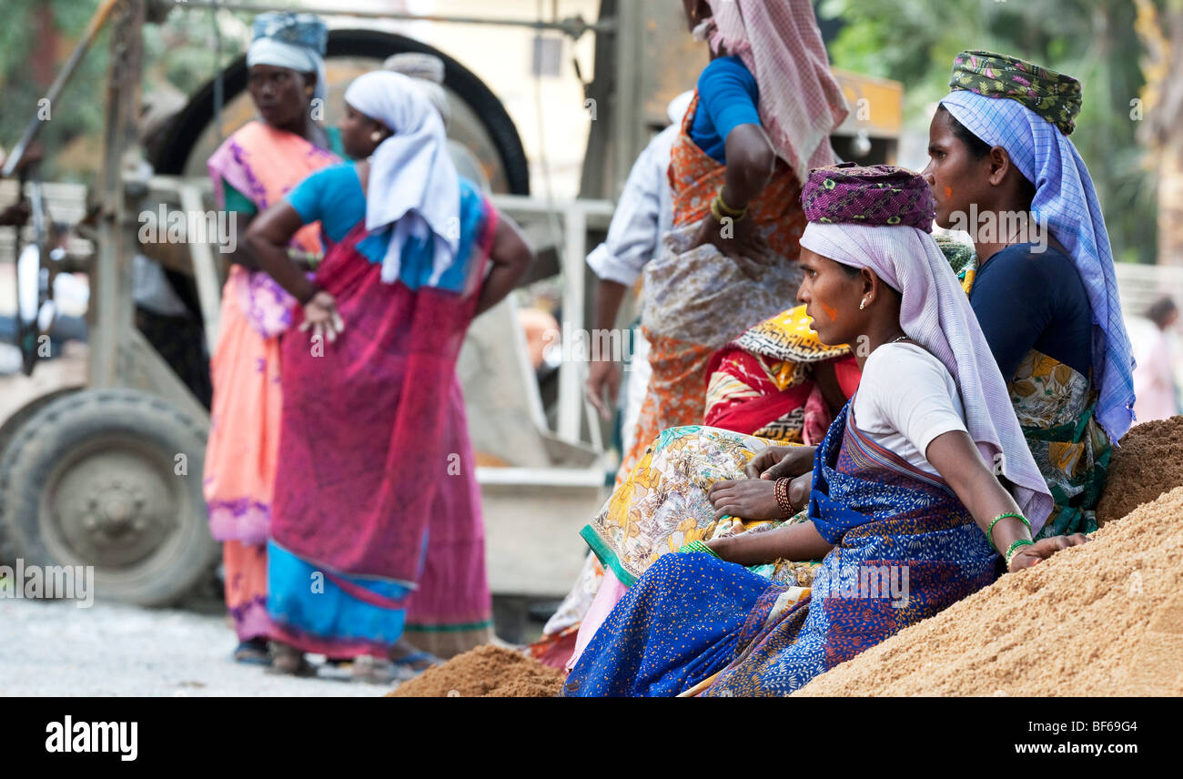Construction Labourer Carrying Stock Photos & Construction Labourer ...