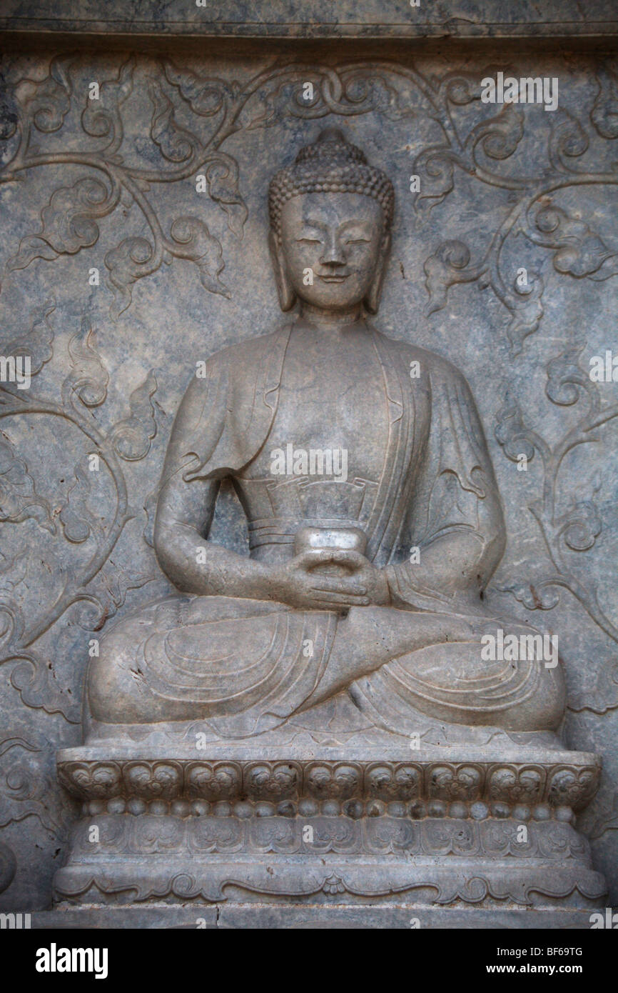 Marble screen wall carving of Shakyamuni in Vajrasana Pagoda, Biyun ...