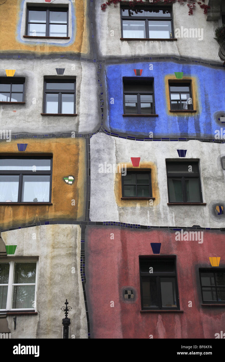 The colourful facade to Hundertwasser House, Vienna, Austria Stock ...
