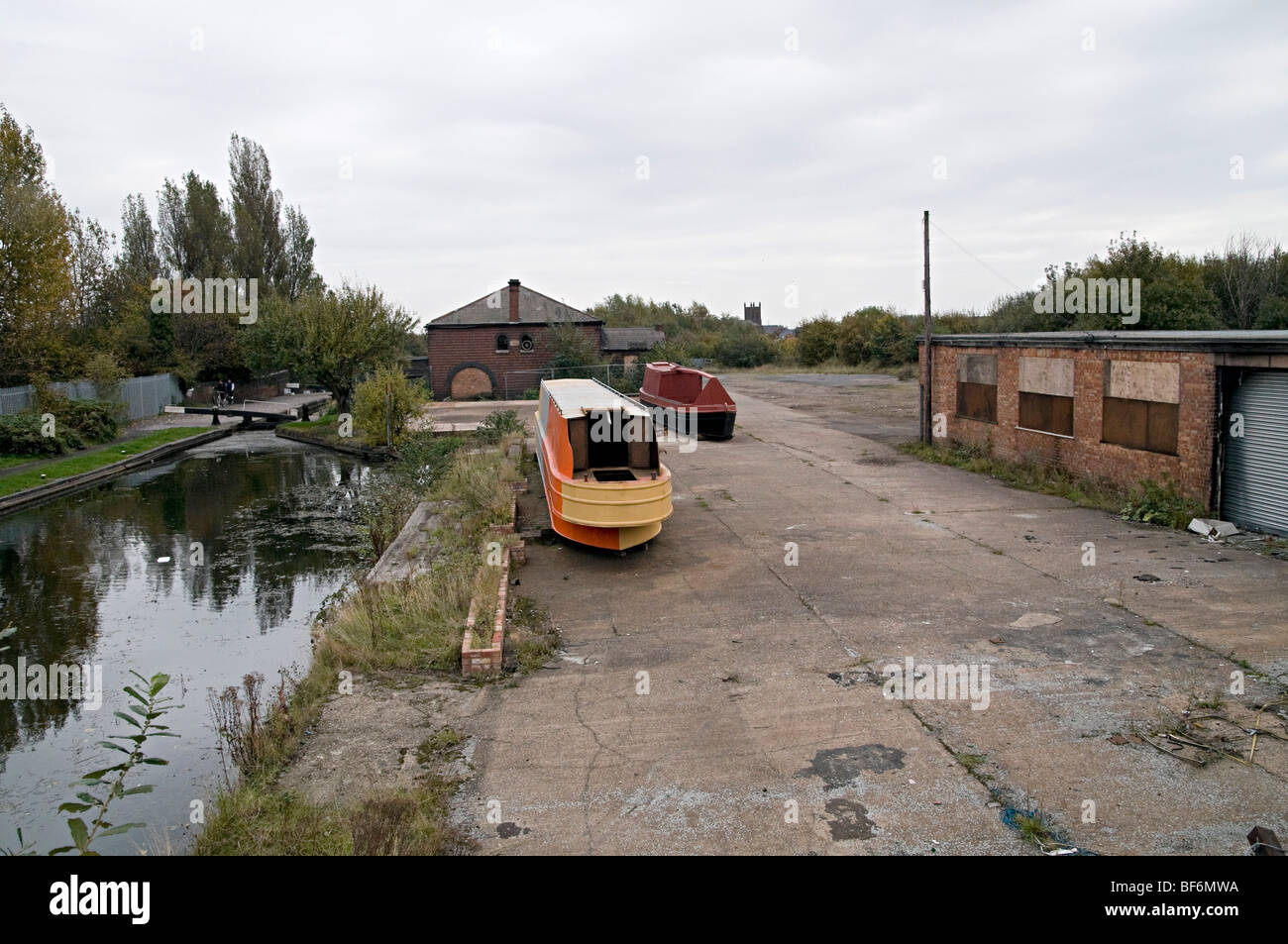 Dudley canal boat shell yard hi-res stock photography and images - Alamy