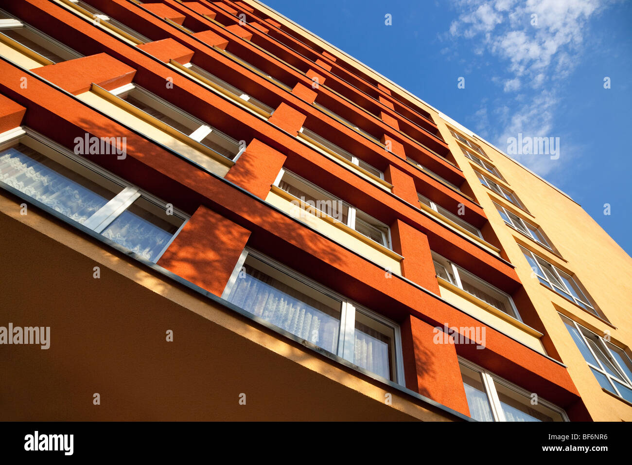 Modern house exterior hi-res stock photography and images - Alamy