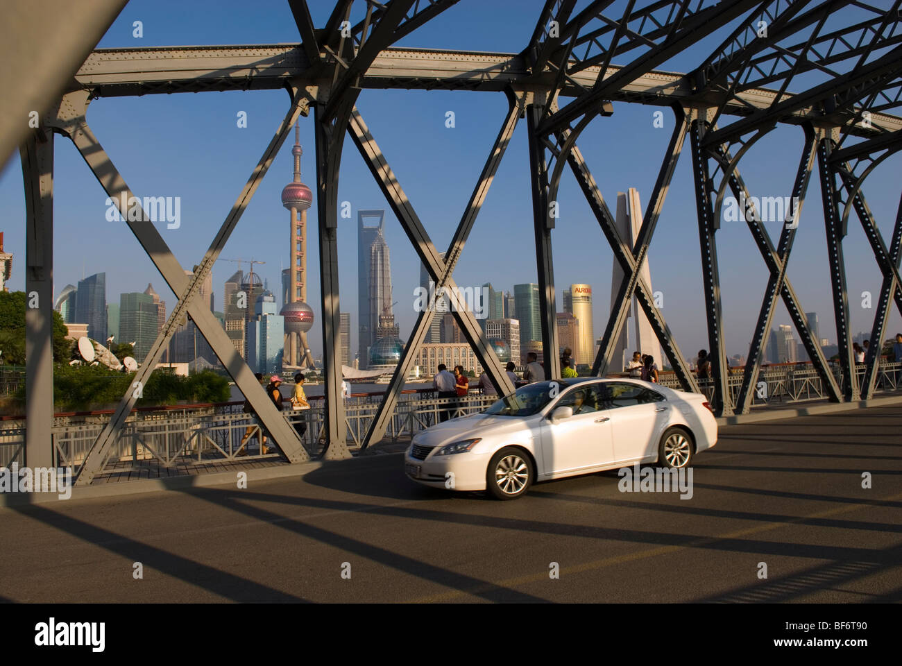 Tower bridge frame hi-res stock photography and images - Alamy
