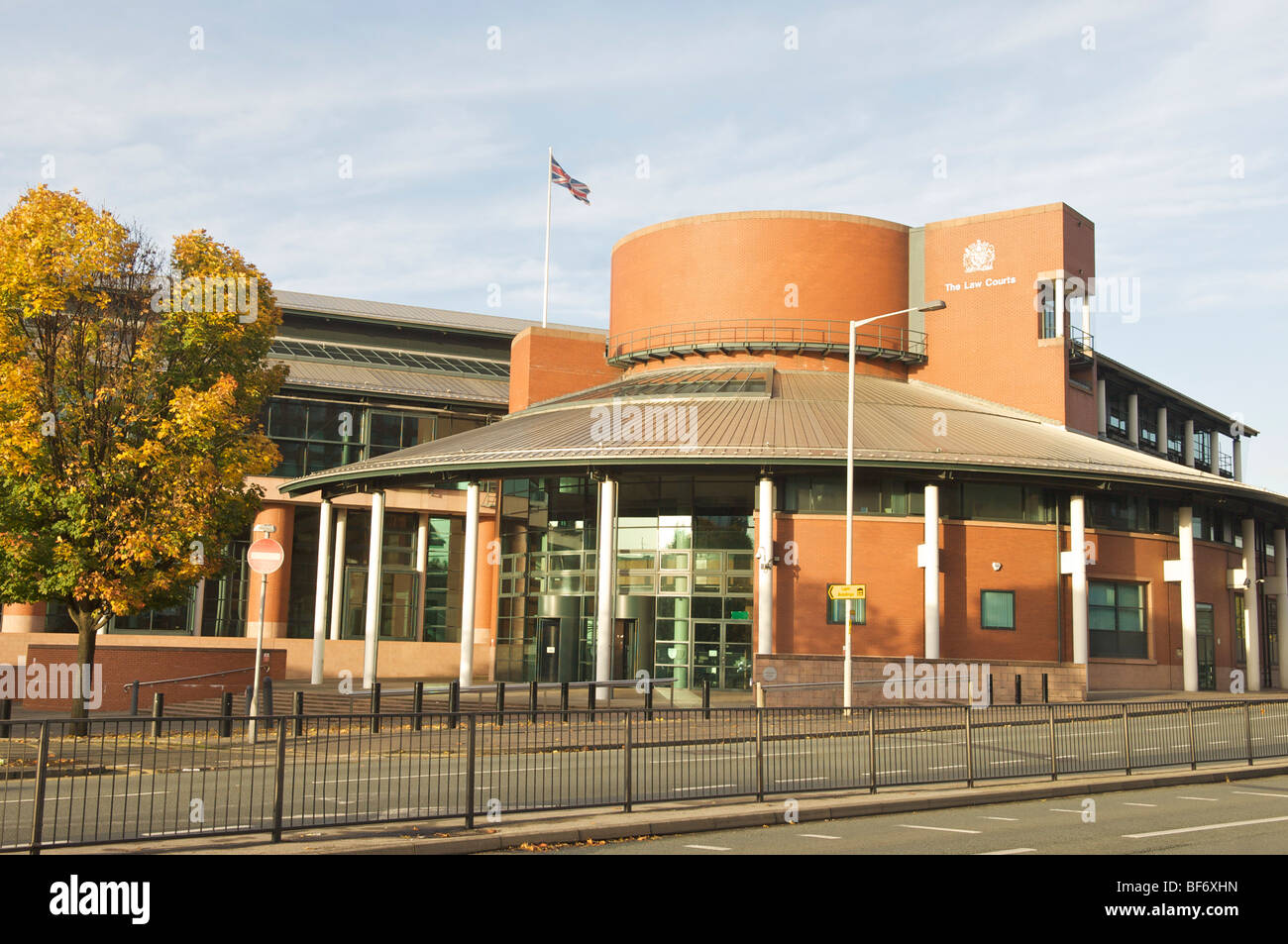 House exterior courts hi-res stock photography and images - Alamy