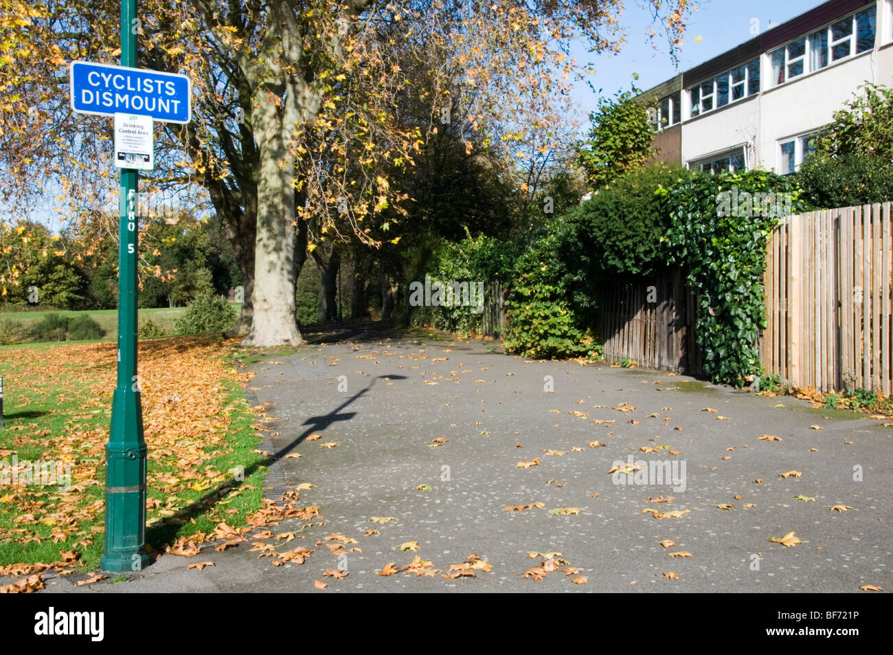 Commuter cyclists hi-res stock photography and images - Alamy
