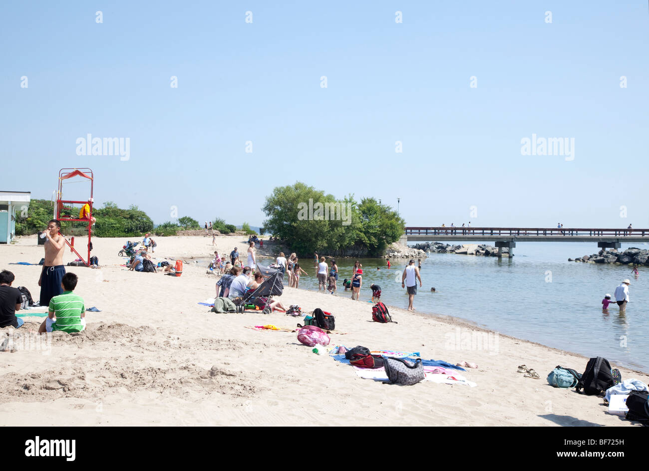 Toronto island park family hi-res stock photography and images - Alamy