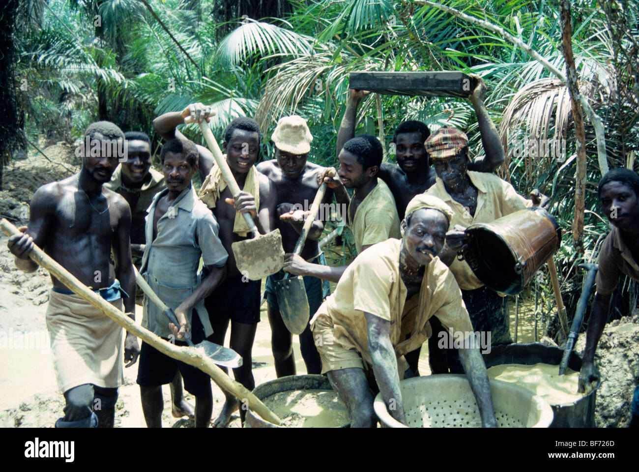 Sieving and panning for gold and diamonds in Ghana Stock Photo - Alamy