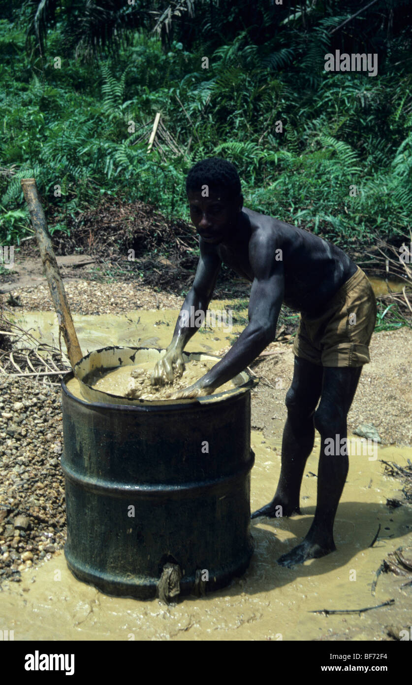 Sieving and panning for gold and diamonds in Ghana Stock Photo - Alamy