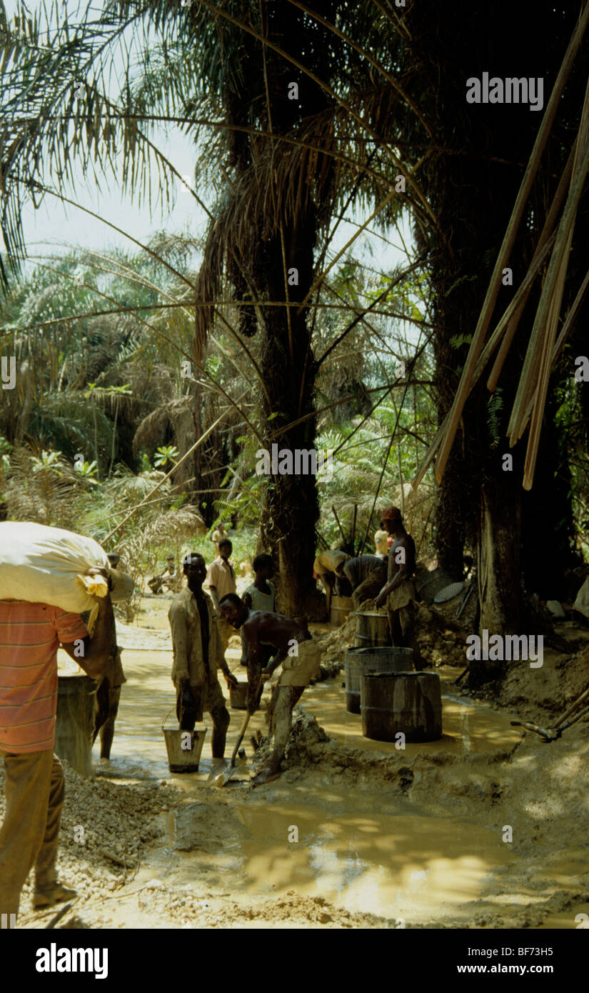 Sieving and panning for gold and diamonds in Ghana Stock Photo - Alamy