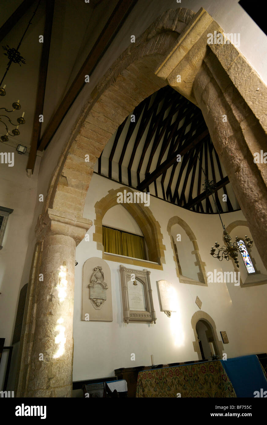 Chancel arches hi-res stock photography and images - Alamy