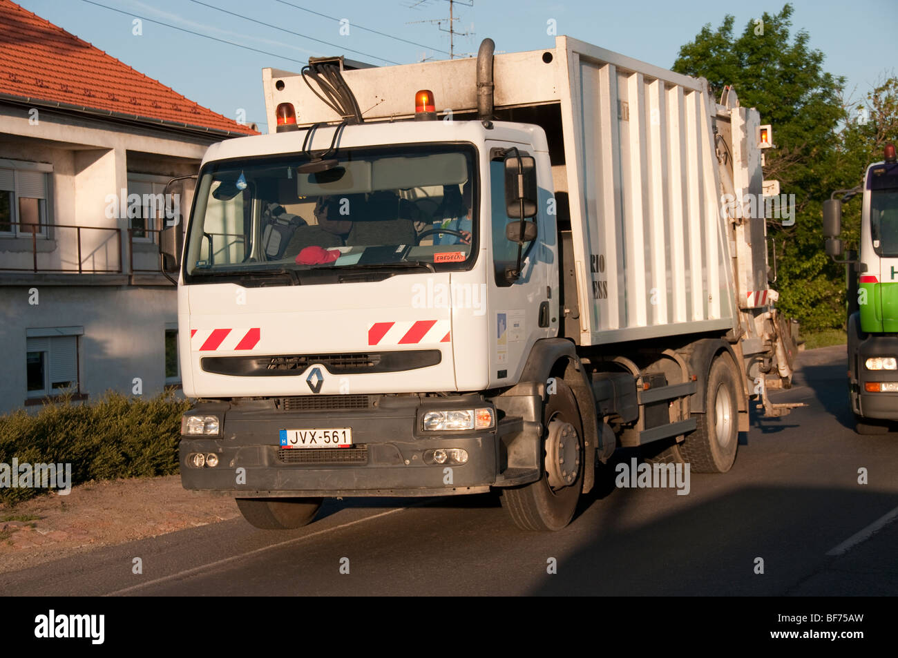 Bin truck hi-res stock photography and images - Alamy