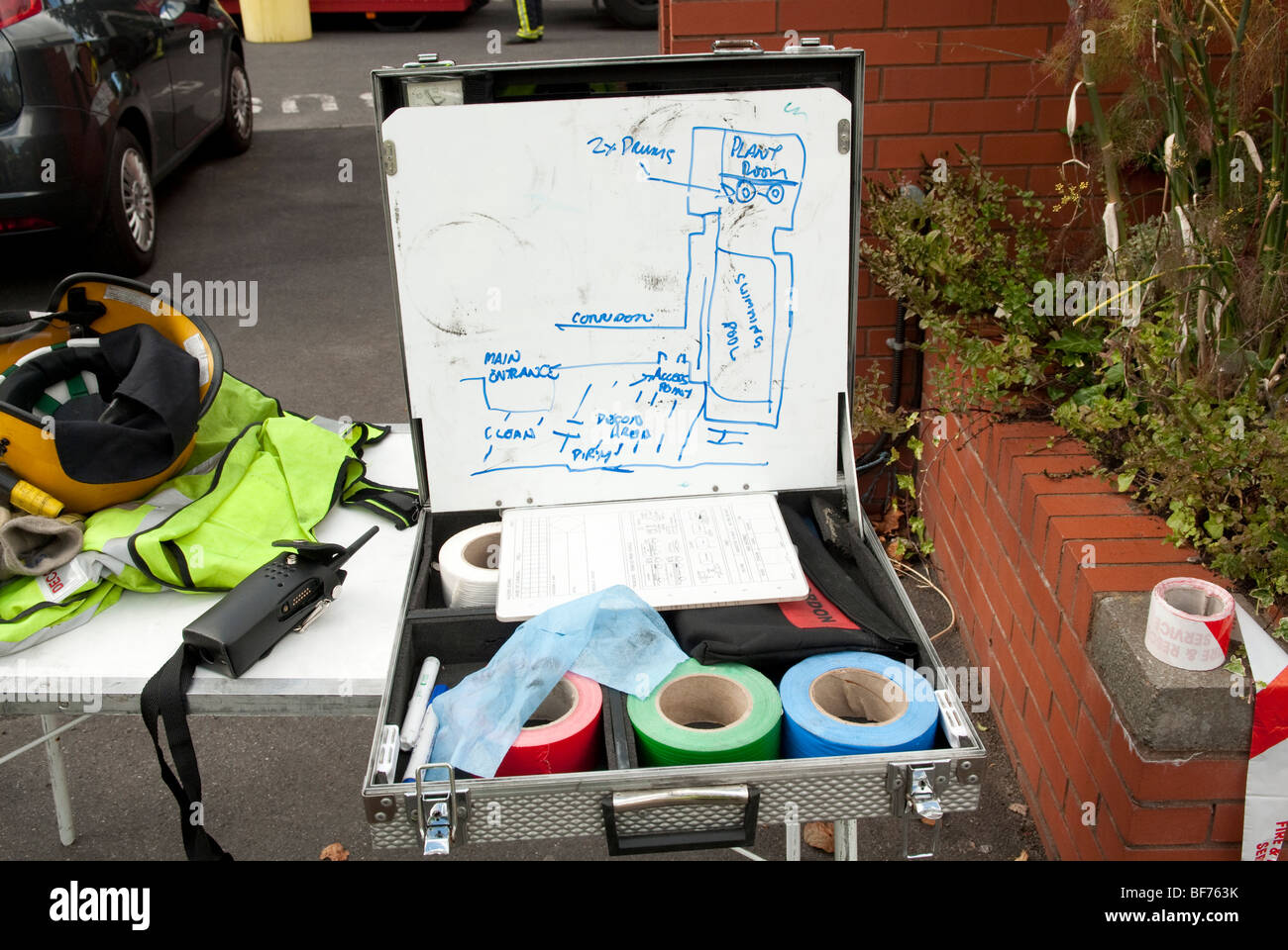 Fire Service Inner cordon board and tape Stock Photo - Alamy