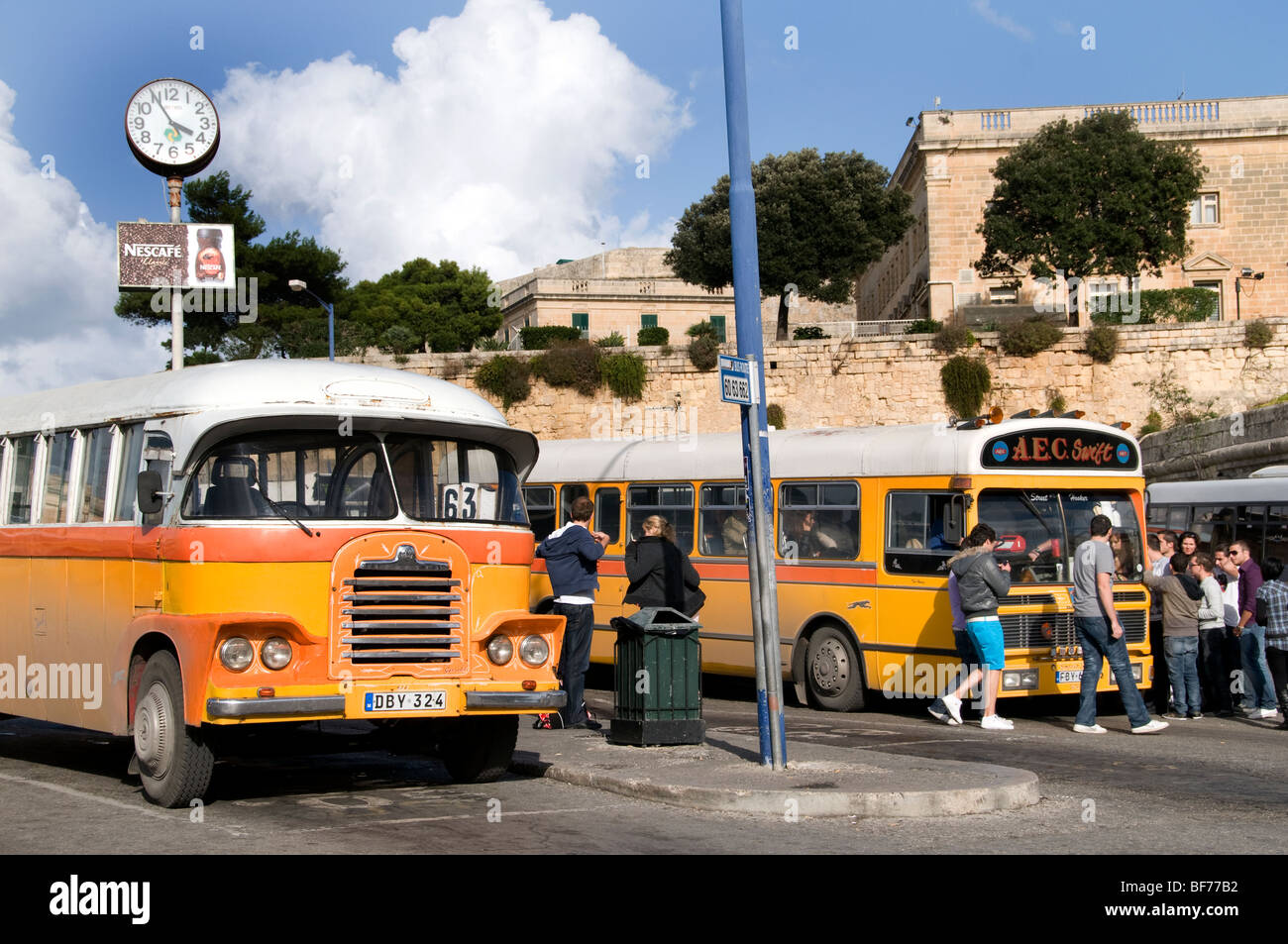 Malta Valletta City Bus Yellow Public Transport Stock Photo - Alamy