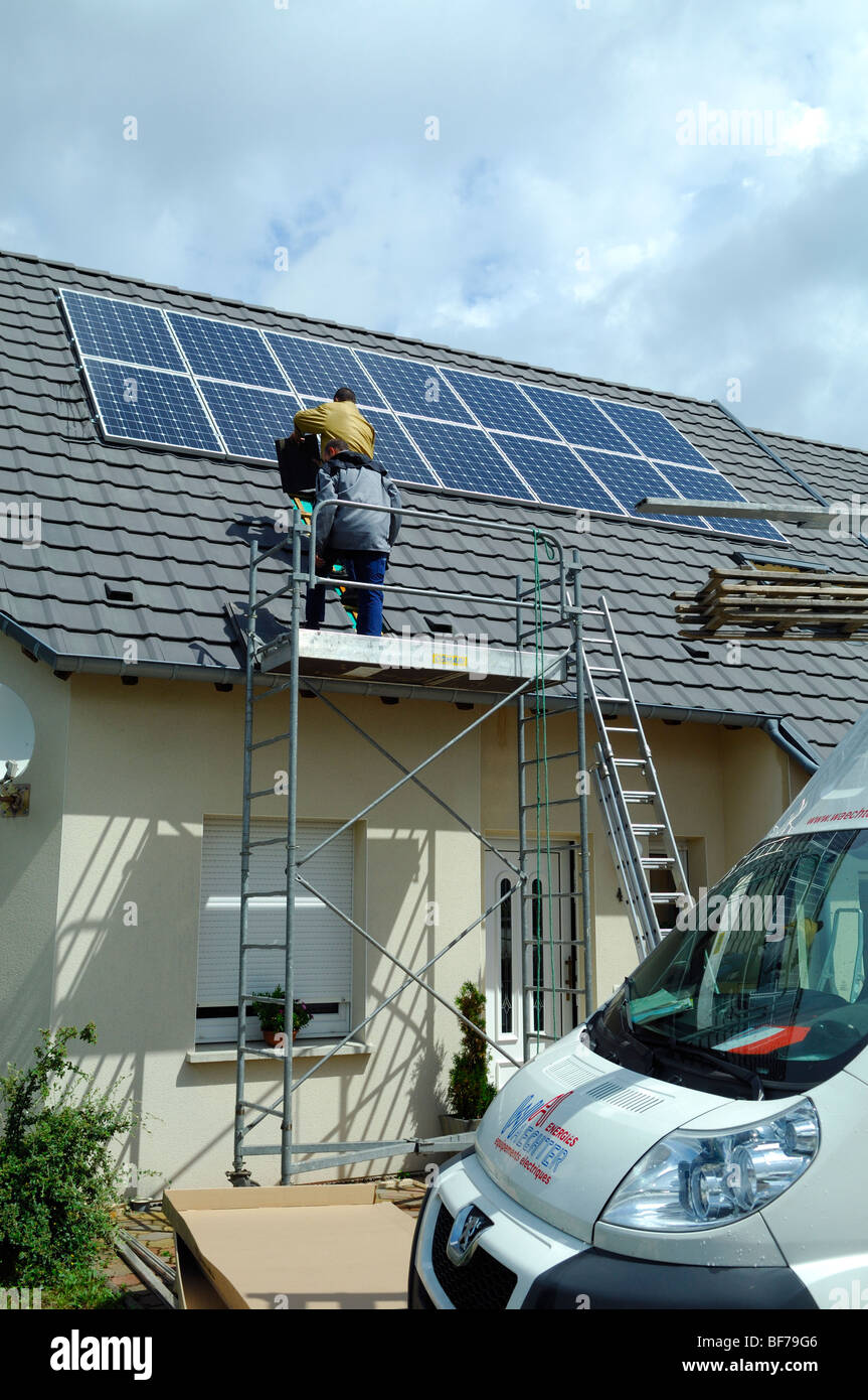 Lorry roof hi-res stock photography and images - Alamy