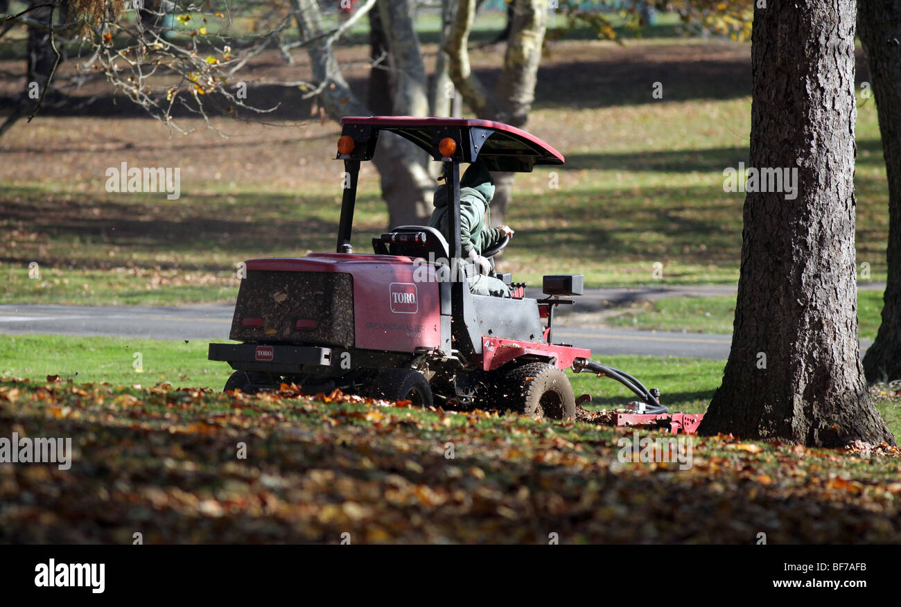 Leaf mulch mower hi-res stock photography and images - Alamy