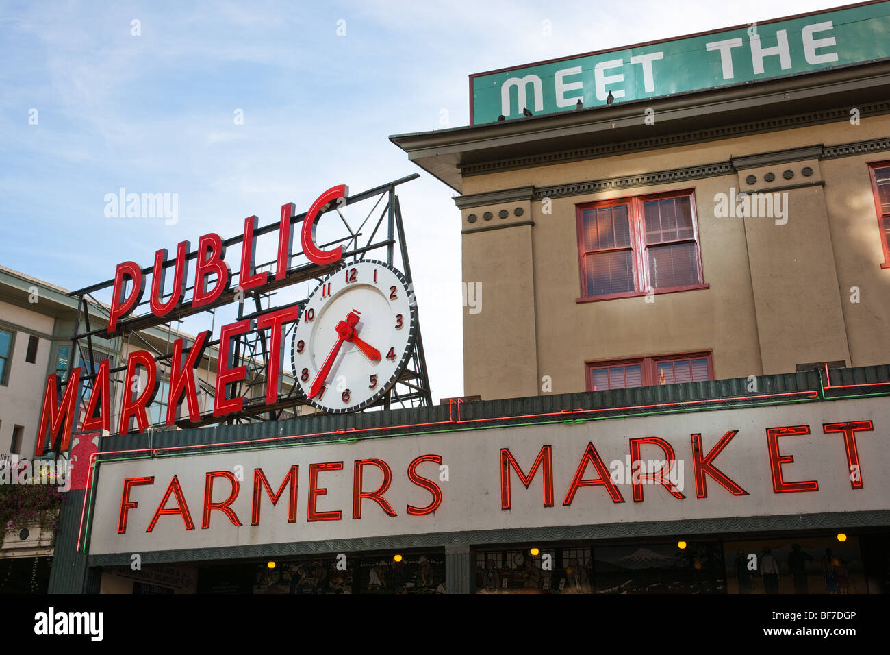 Landmark travel tourism neon signs hi-res stock photography and images ...