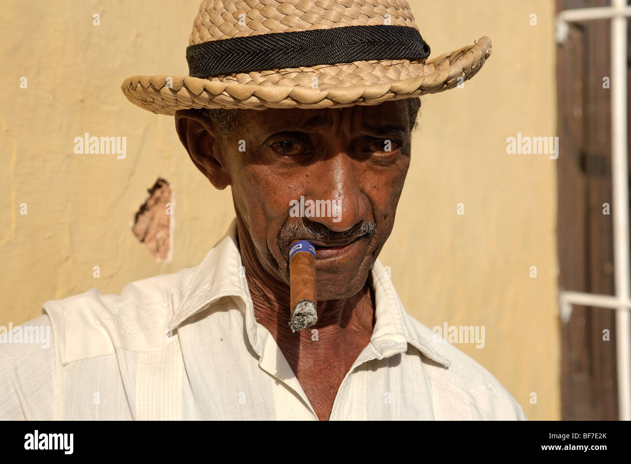 Senior man smoking cigar trinidad hi-res stock photography and images - Alamy