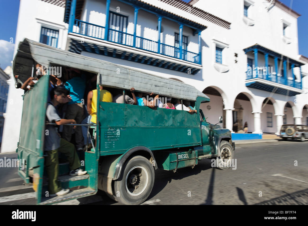 Kuba santiago de cuba lkw hi-res stock photography and images - Alamy