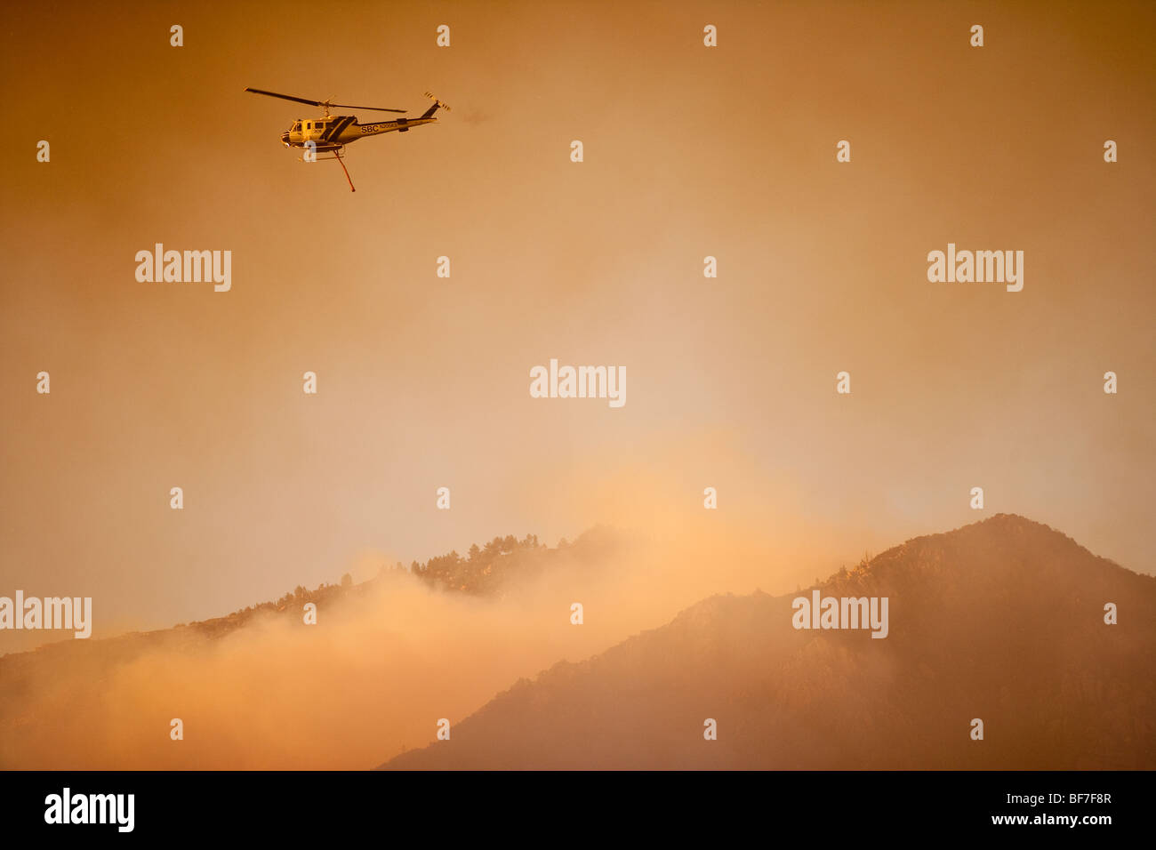 Helicopter fire fighting hi-res stock photography and images - Alamy