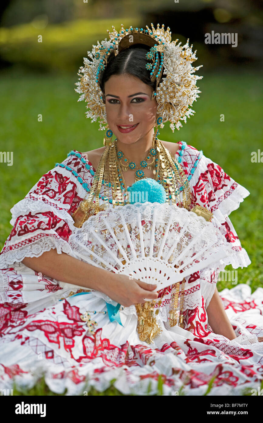 The Pollera, Panama typical dress. Pollera, traje tipico de Panama ...