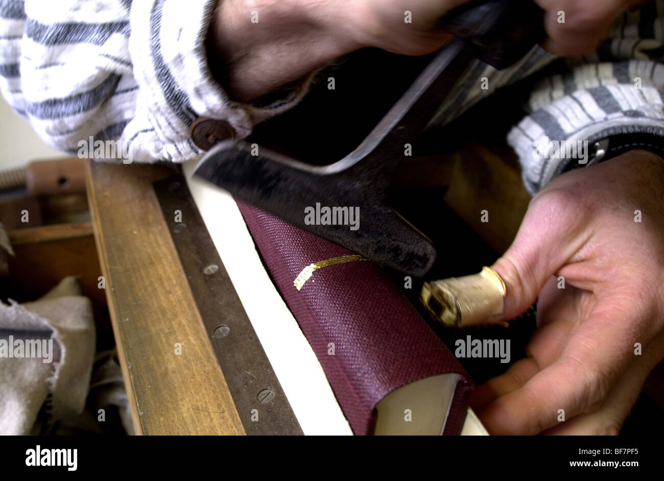 Périgueux (24) : Book gilding Stock Photo - Alamy