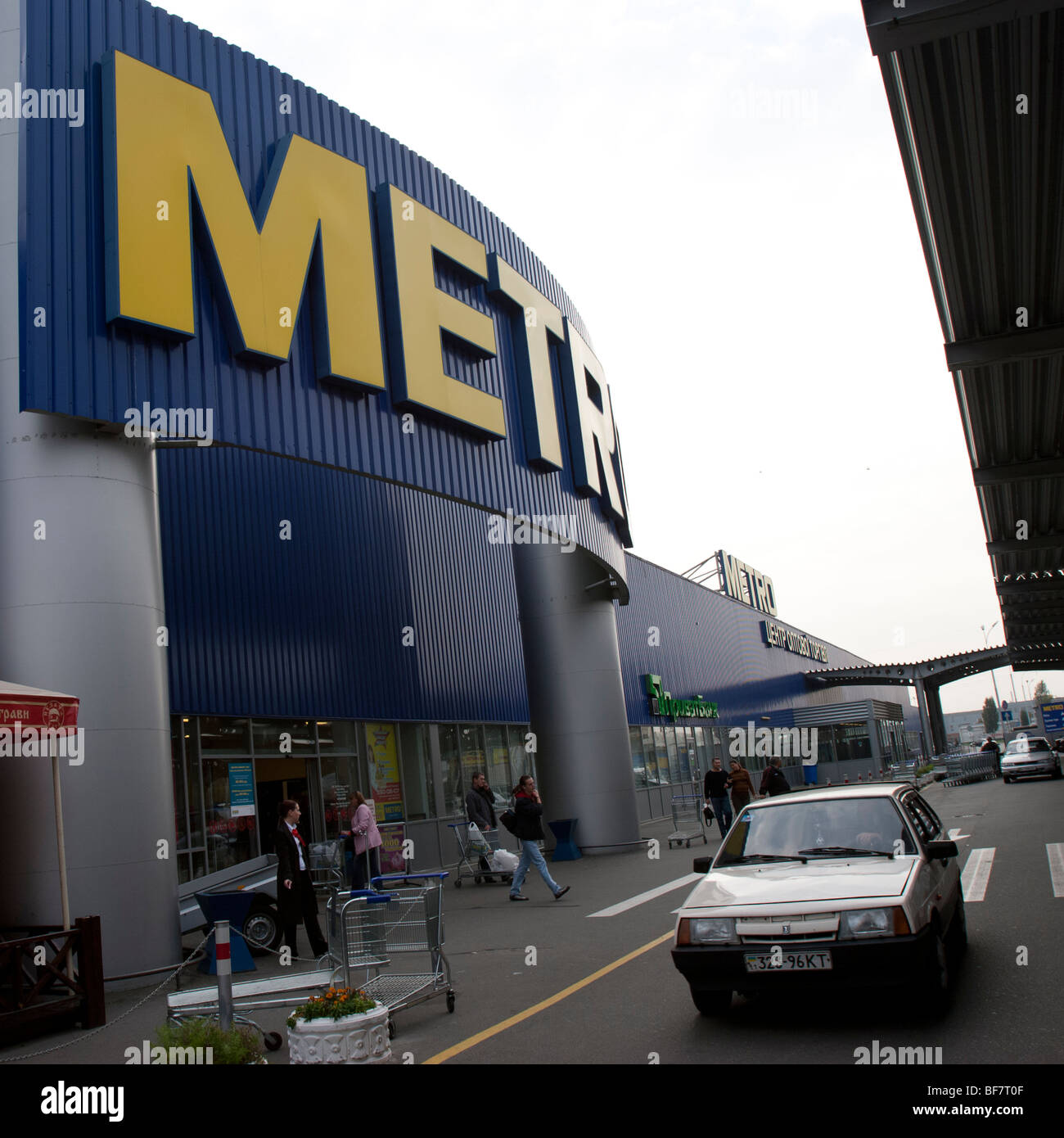 METRO Cash & Carry shop in Kiev, Ukraine Stock Photo - Alamy