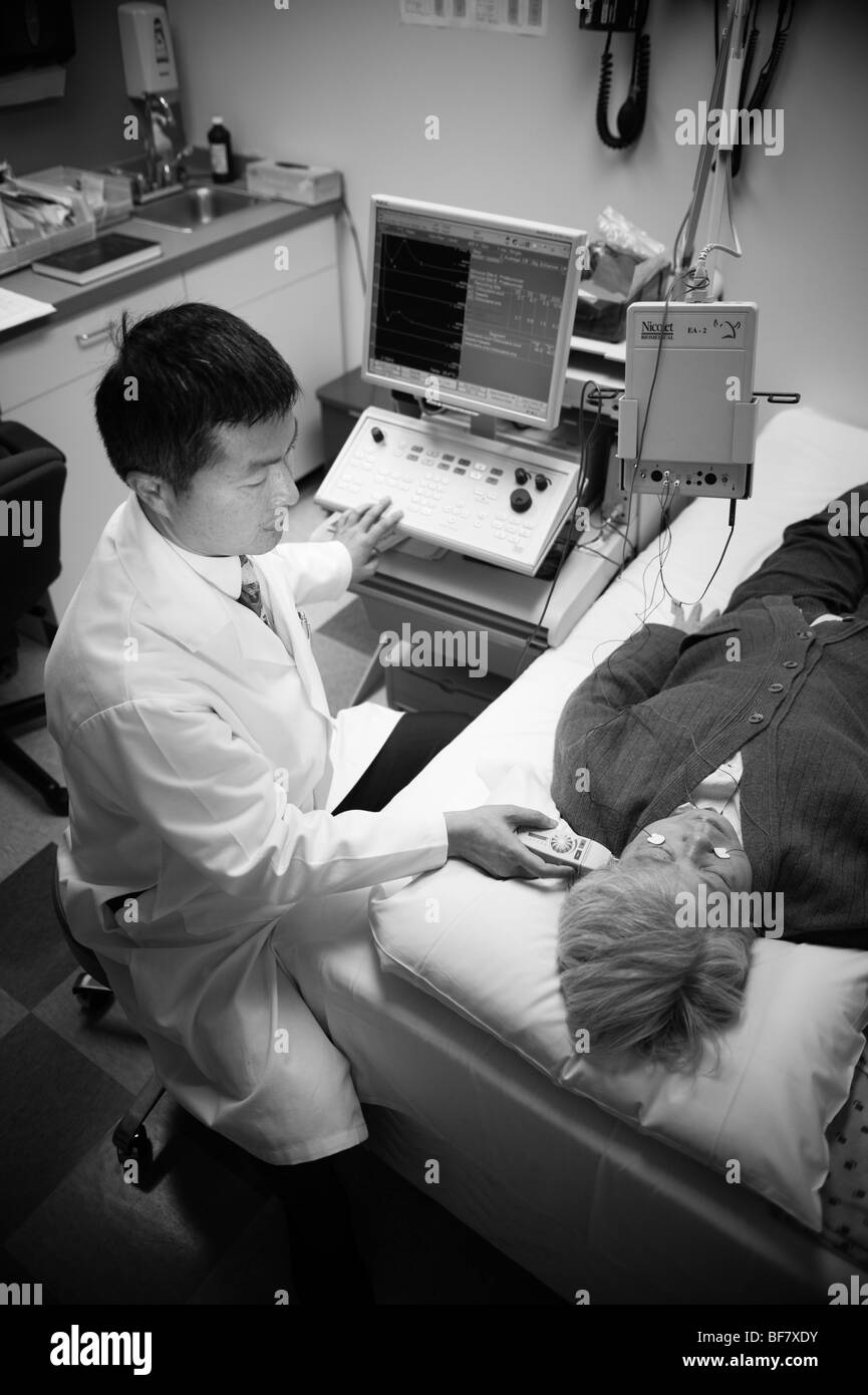 Doctor performs test on elderly patient Stock Photo - Alamy