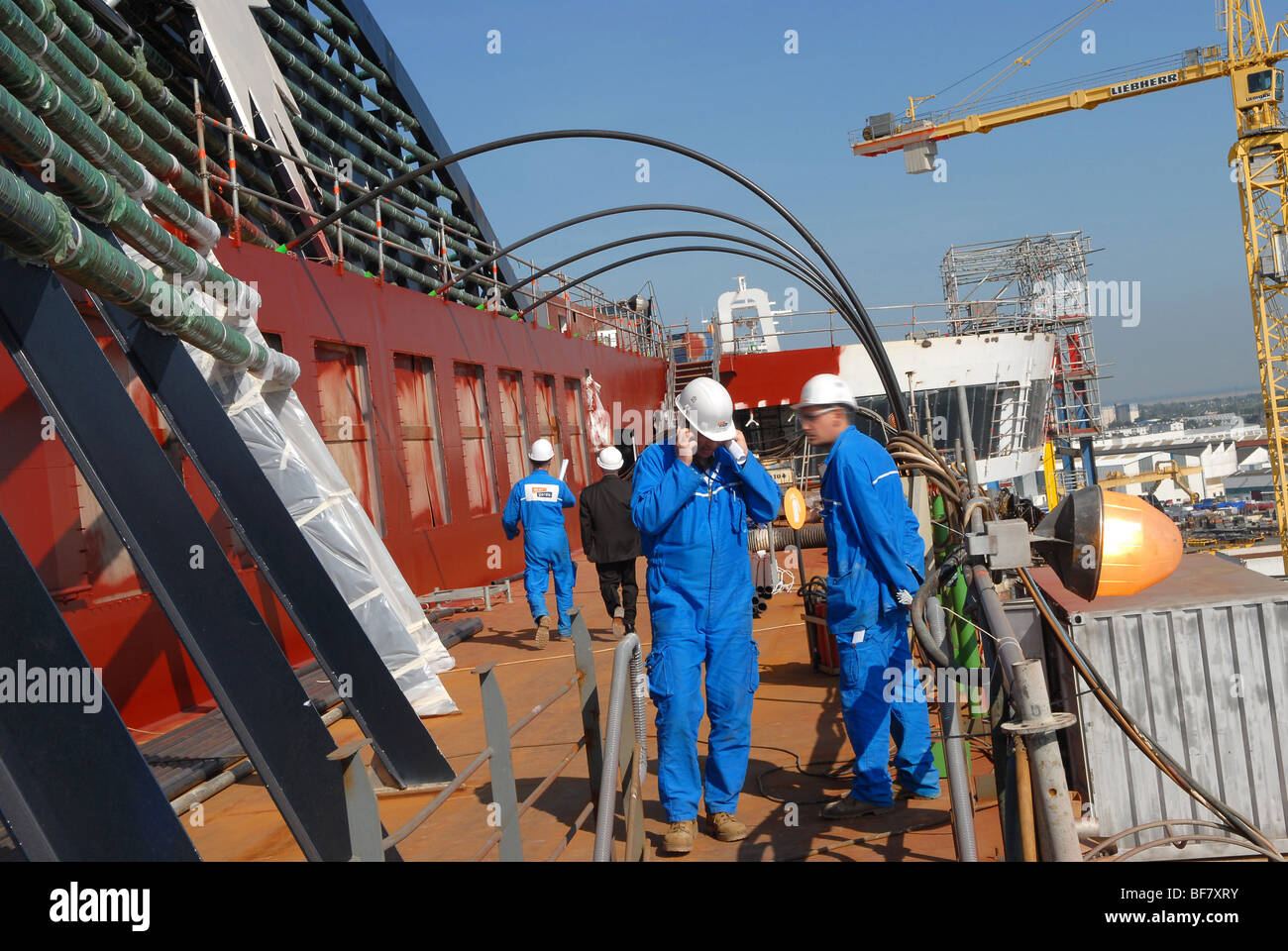 St-Nazaire (44) : "Aker Yards" shipyards, construction of the steamship ...