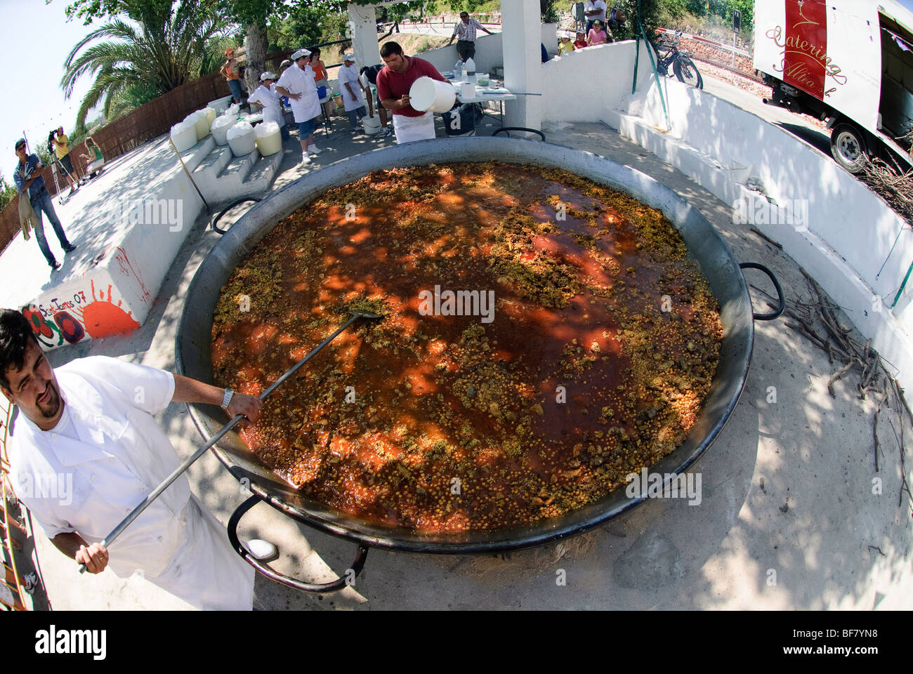 Giant dish hi-res stock photography and images - Alamy